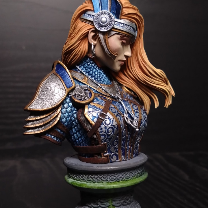 3D Printable Revna Bust No Helmet [presupported] by Nerikson