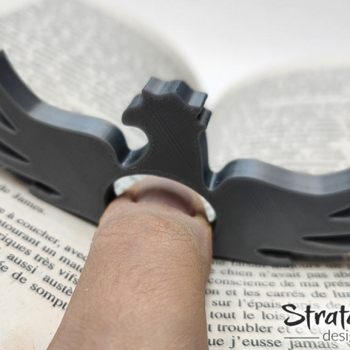 3D Printable Thumb Ring Page Holders Griffin by Stratation Design