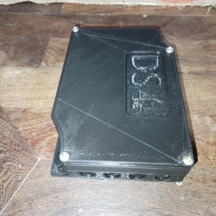 3D Printable cctv connection box 4 channel by Eduardo Largeaud