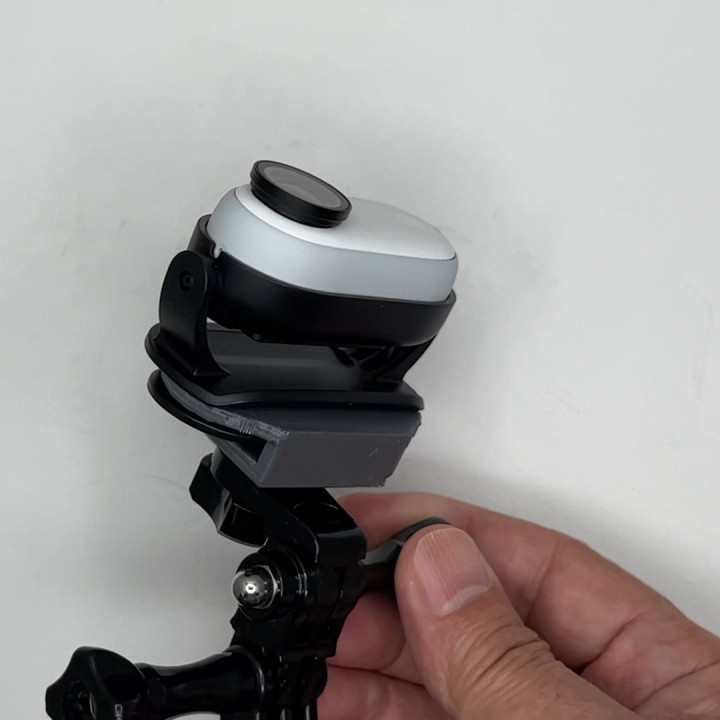 3D Printable Insta360 GO3 Easy Clip Adapter by Izu Watanabe