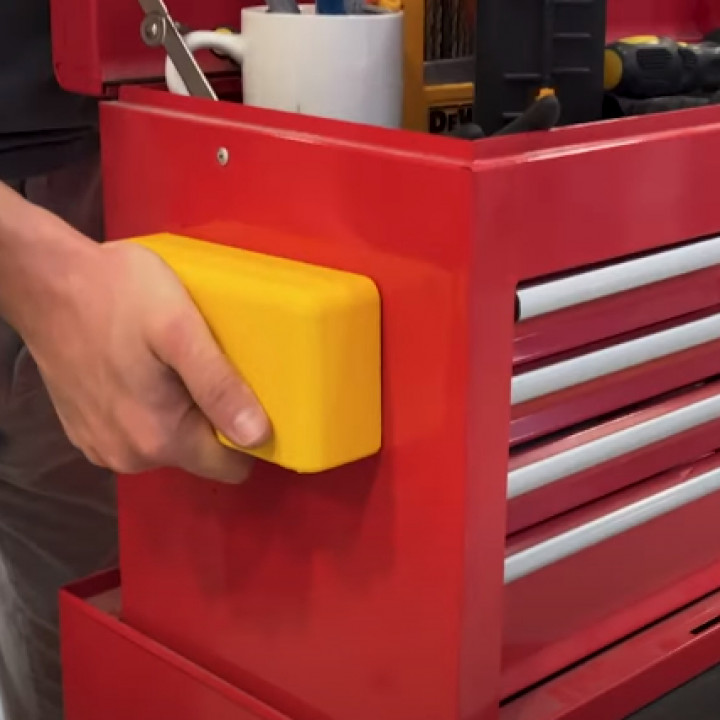 3D Printable Simple Sidewall Toolebox Handle by Slant 3D