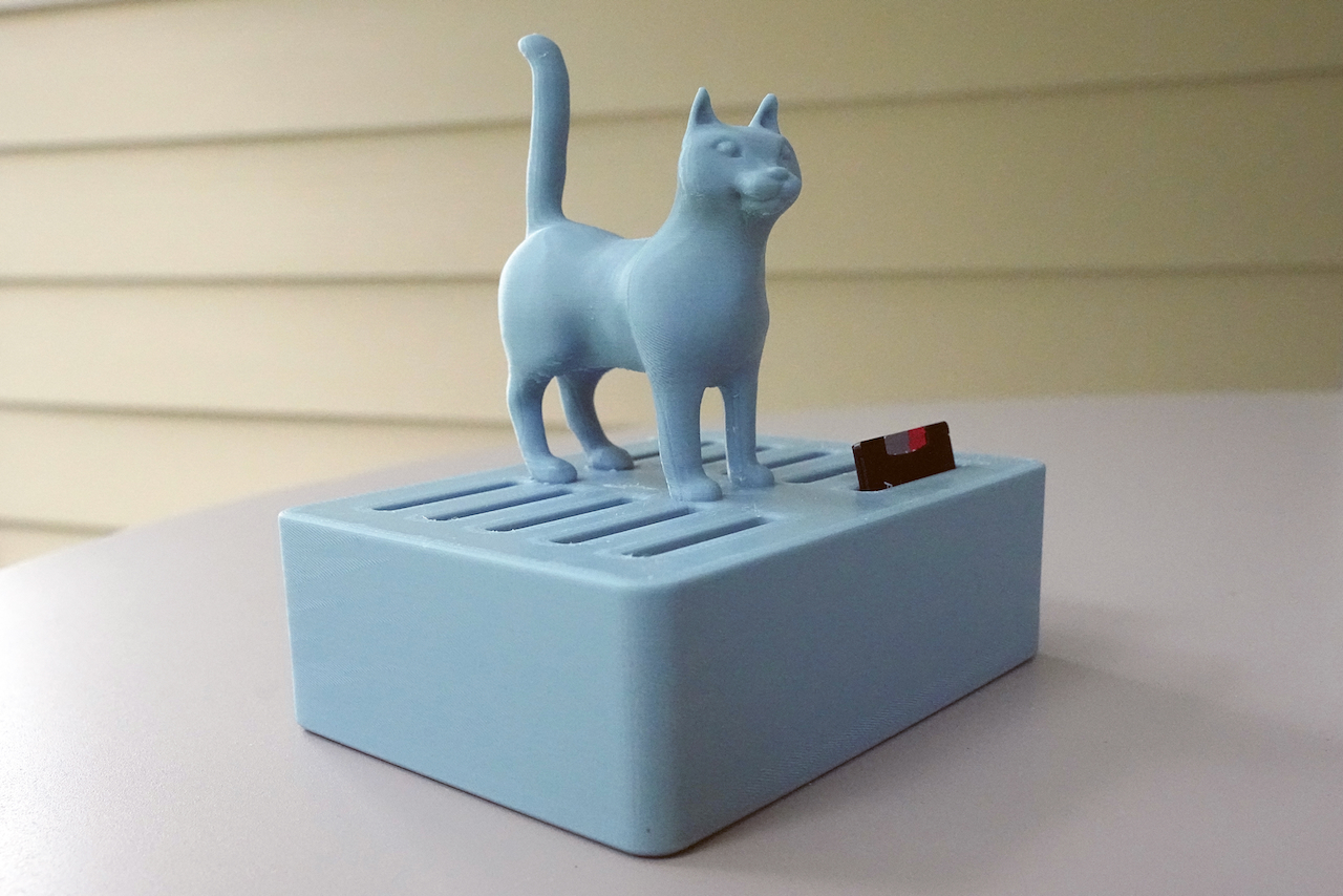 3D Printable Cat SD Card holder by Philippe Barreaud