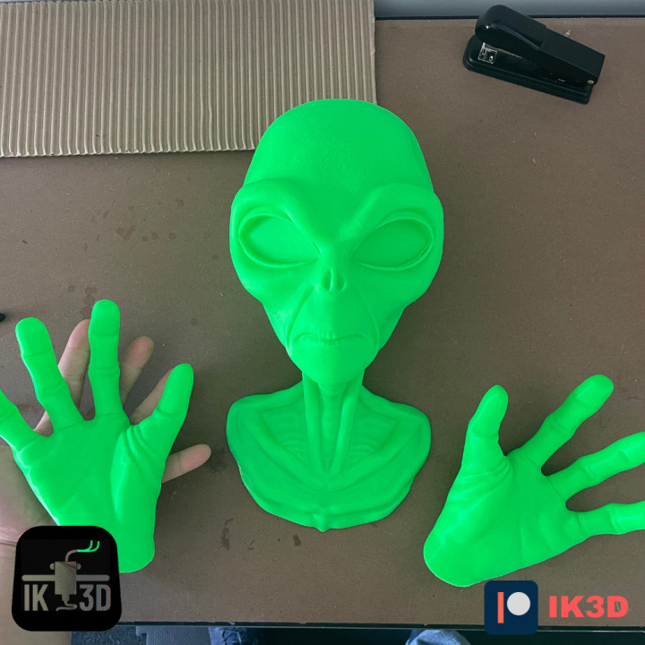 3D Printable ALIEN WALL MOUNTED HOLDER DECOR by IK3D