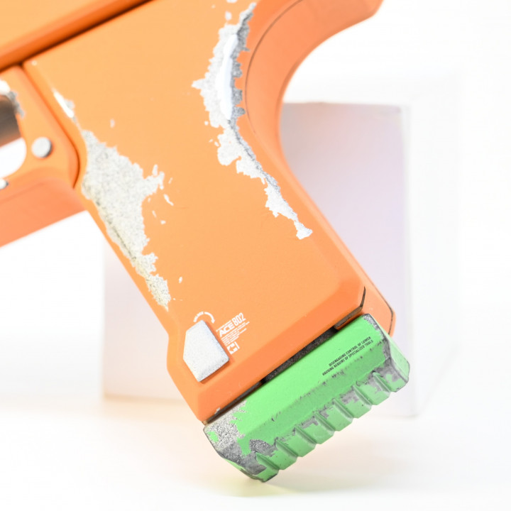 3D Printable Futuristic Battery Gun by Edwin Tan