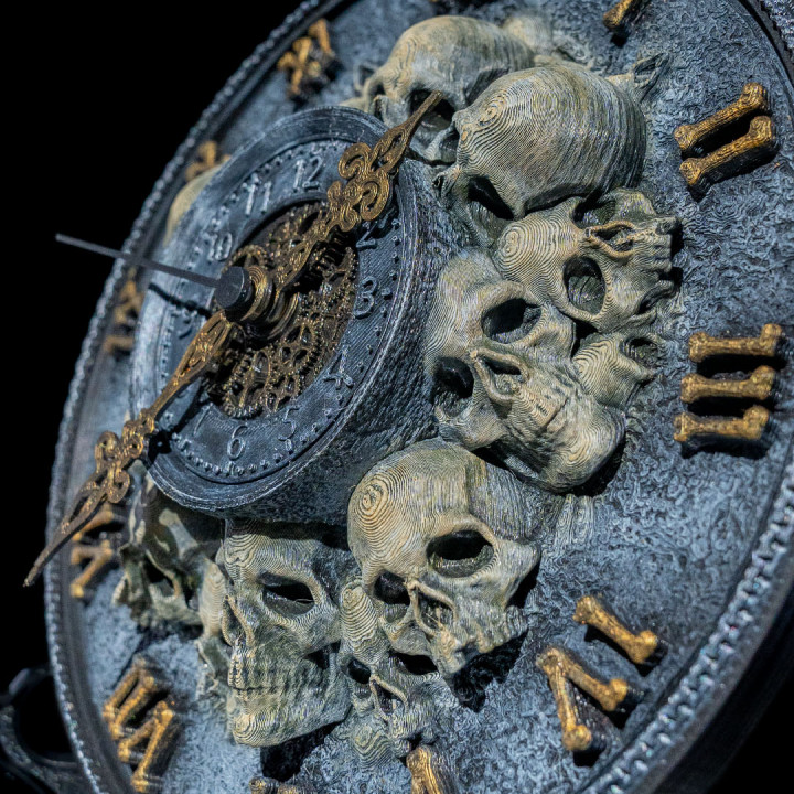 3D Printable Timeless Skull Wall Clock by Stlflix