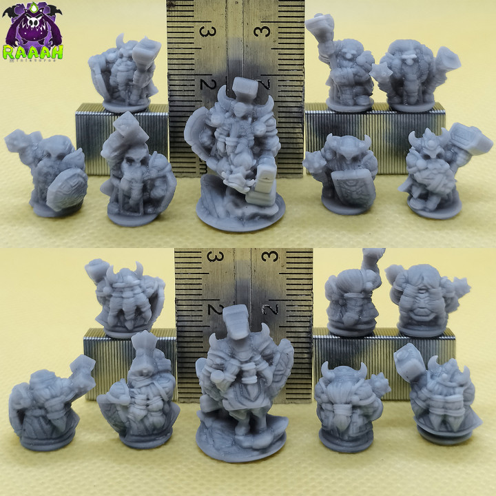 3D Printable Battle Smith - Dwarf - 10mm [SUPPORT FREE] by RAAAH Miniatures