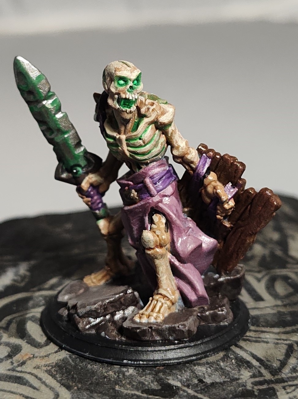 3D Printable Supportless Skeleton Sample Wooden Shield by Arbiter ...