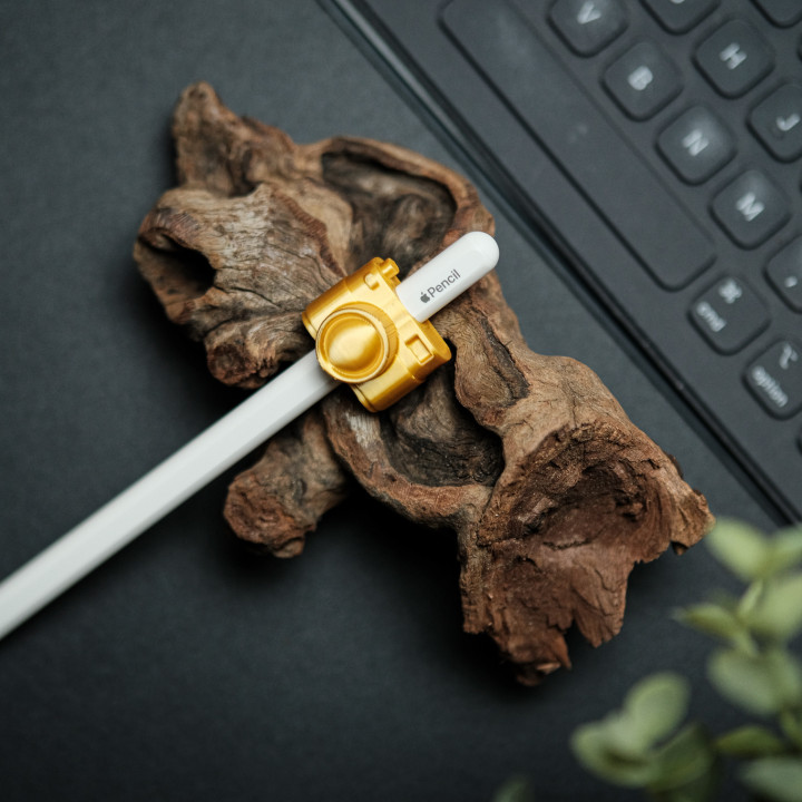 3D Printable Apple Pencil Camera Clip by Holoprops
