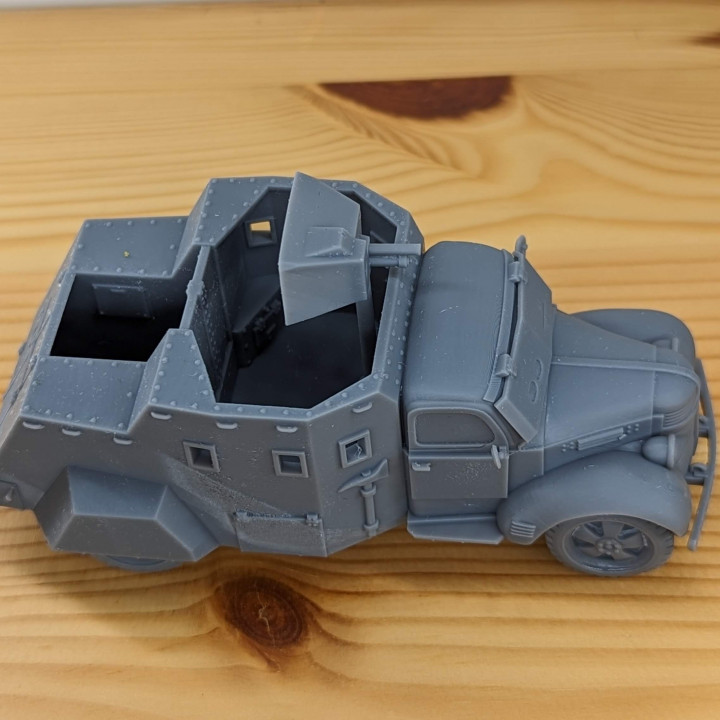 3D Printable Armoured Car Dodge Tanake (France, WW2) by Wargame3d