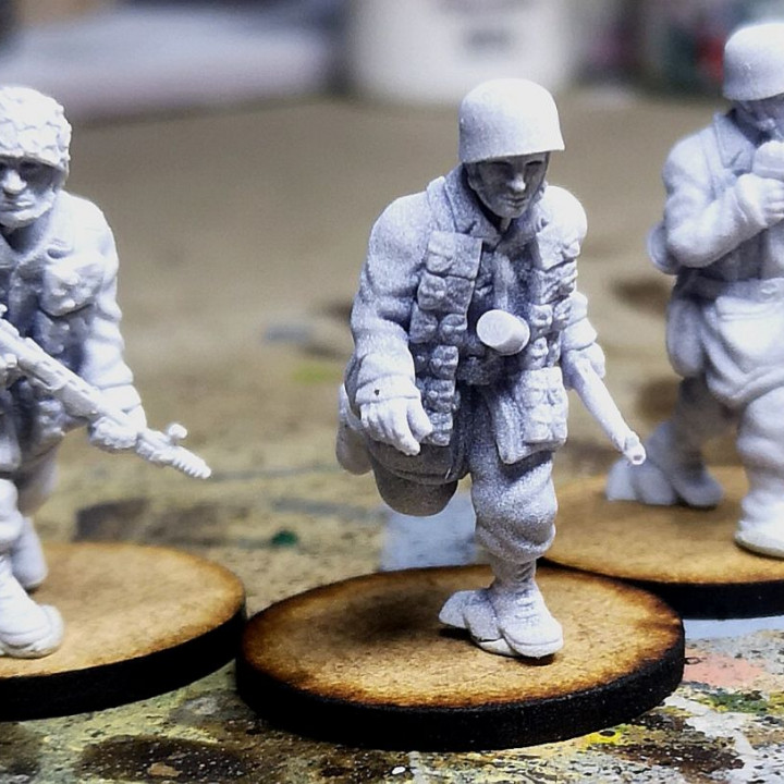 3D Printable 28mm German Fallschirmjager mixed weapons Team 1 by ...
