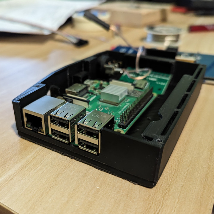 3D Printable CarPi Pi 3B+ and 5 inch screen case by A