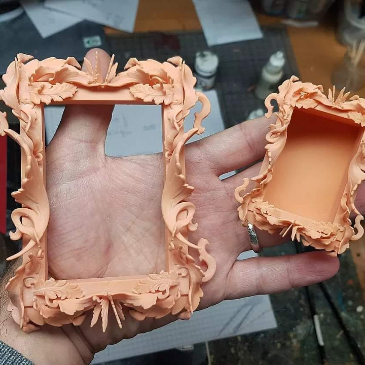 3D Printable Frame 1 with Box by Oliver Spaeth