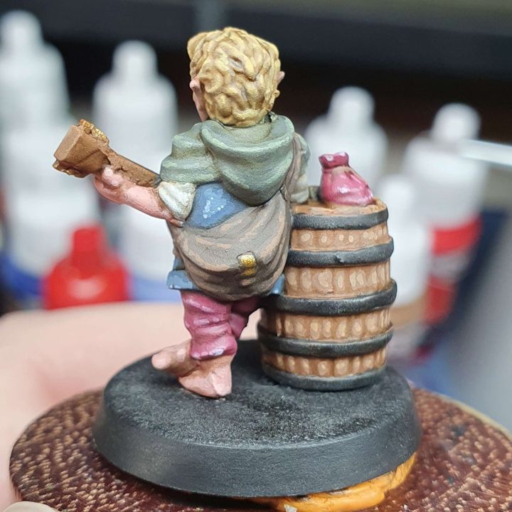 3D Printable B.B. - Halfling Bard/Thief - Fantasy Miniature by TubbsMinis