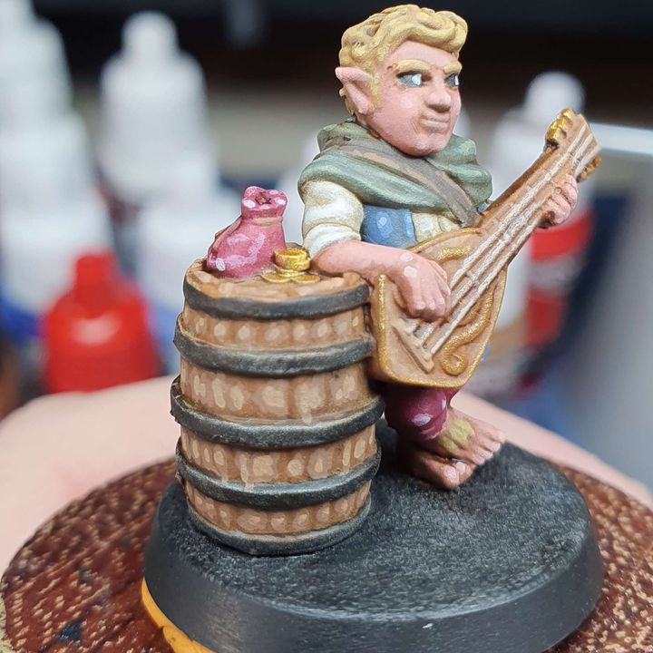 3D Printable B.B. - Halfling Bard/Thief - Fantasy Miniature by TubbsMinis