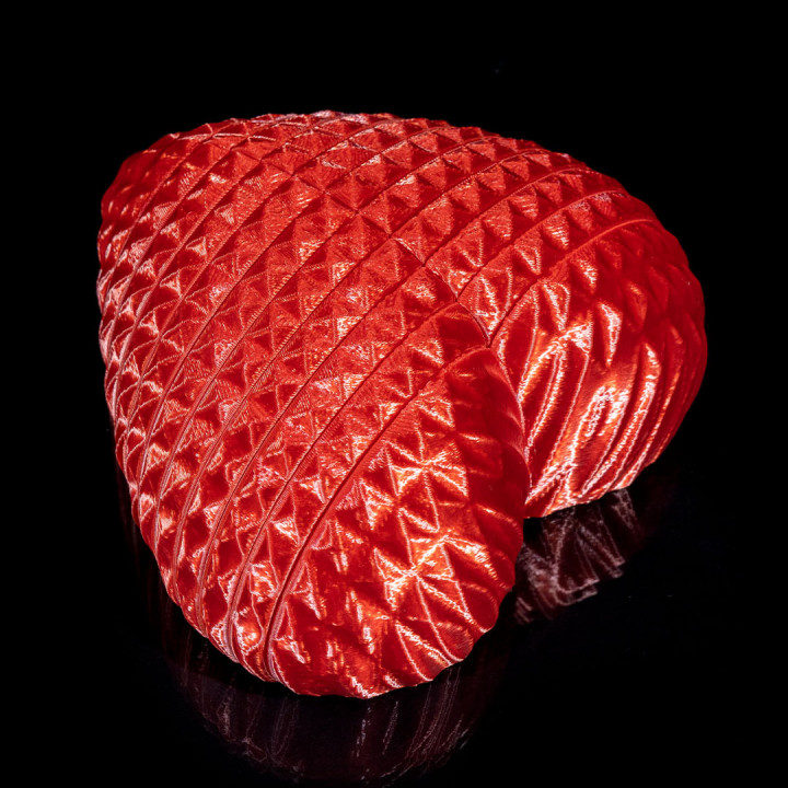 3D Printable Open Heart Gift Box by Stlflix