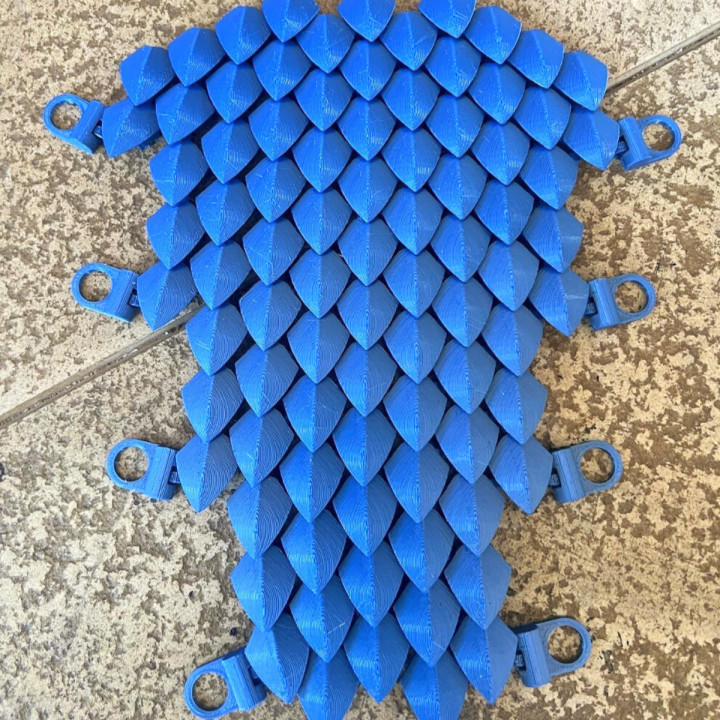 3D Printable Articulated Scalemail Bracer by Propsmaker