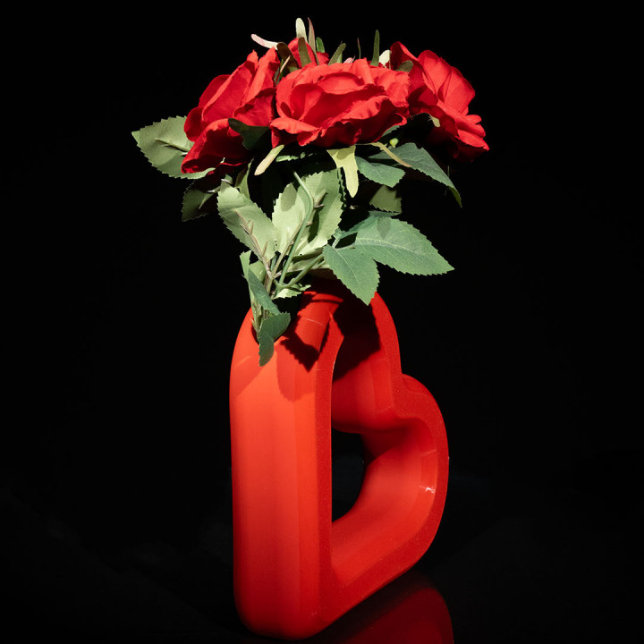 3D Printable Geometrical Heart Vase by Stlflix