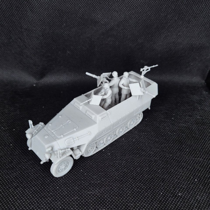 3D Printable Half-track Sd.Kfz.251/16 Ausf.D Flammpanzerwagen + Crewmen ...