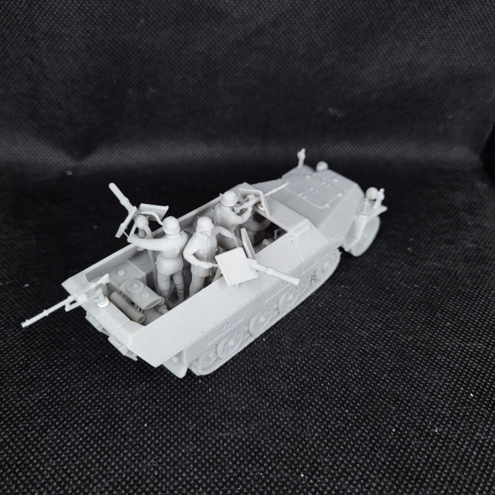 3D Printable Half-track Sd.Kfz.251/16 Ausf.D Flammpanzerwagen + Crewmen ...