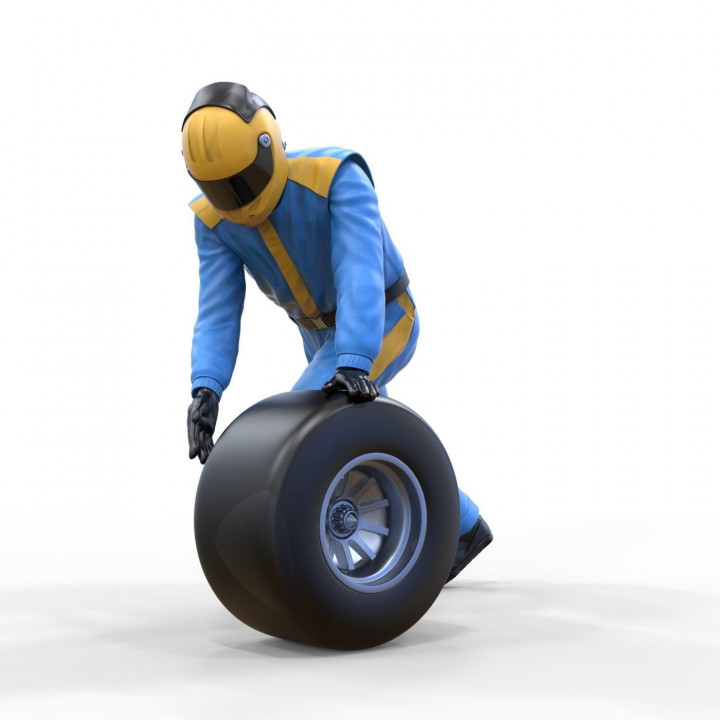 3D Printable N3 Pit crew with tire 3D print model by 3DP Miniatures