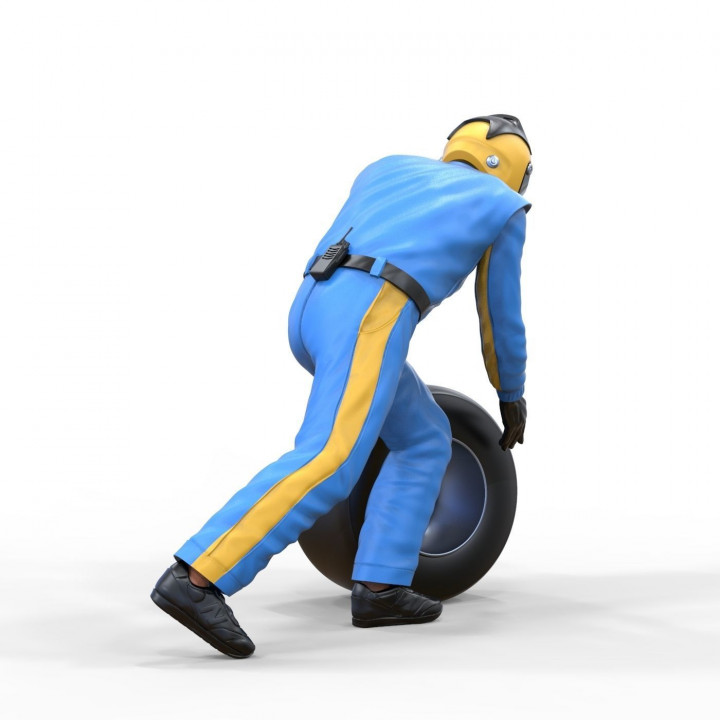 3D Printable N3 Pit crew with tire 3D print model by 3DP Miniatures