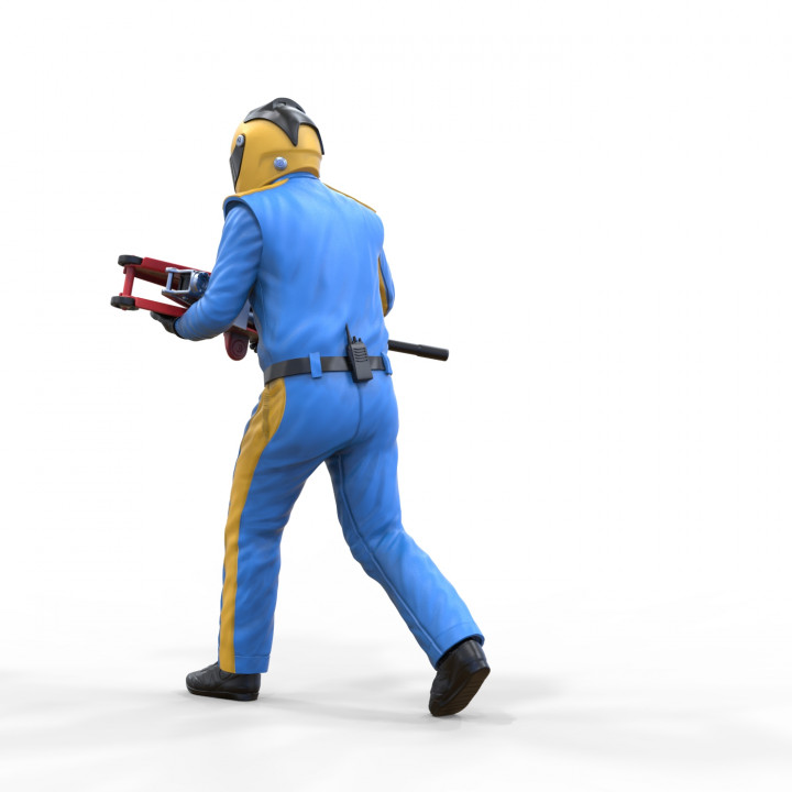 3D Printable N4 PIT CREW WITH CAR JACK by 3DP Miniatures