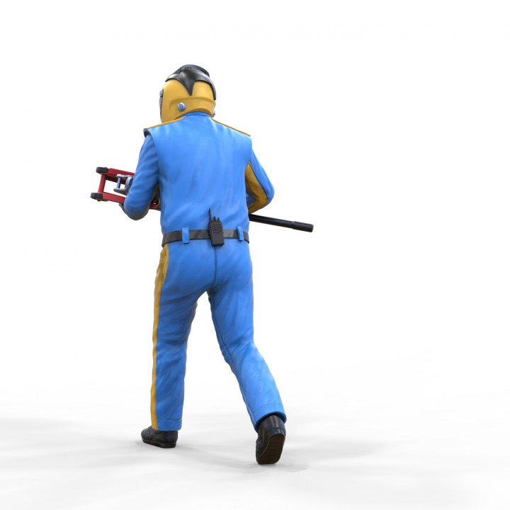 3D Printable N4 PIT CREW WITH CAR JACK by 3DP Miniatures