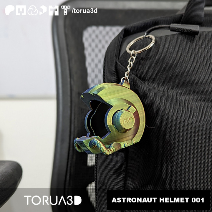 3D Printable Astronaut Helmet keychain 001 - Print in place - STL file ...