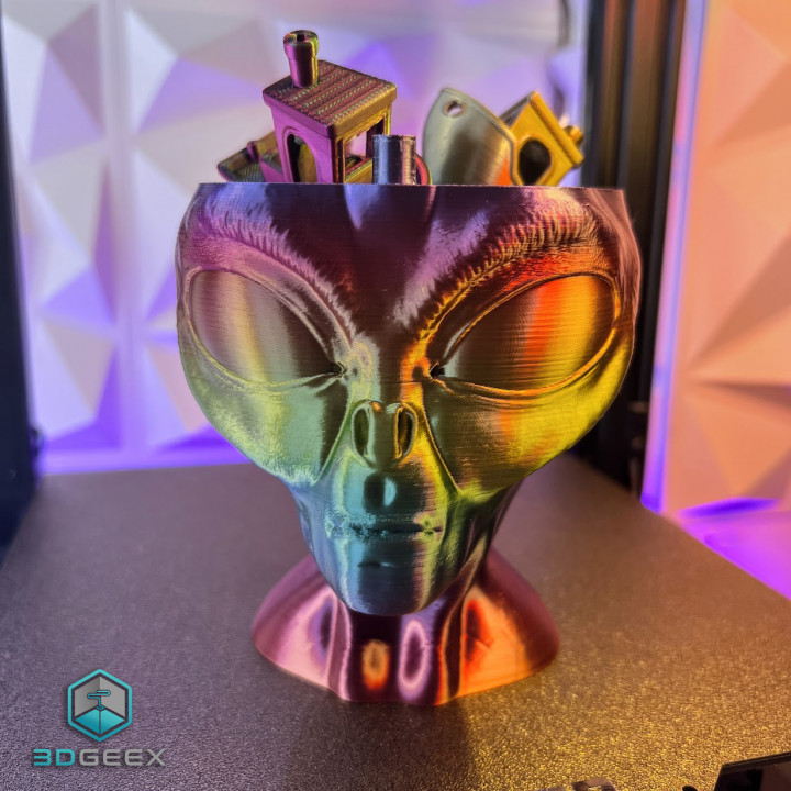 3D Printable Alien Head Secret Storage by 3DGeex