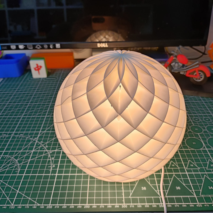 3D Printable Spiral ball LED lamp by chenlong