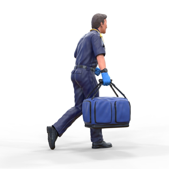 3D Printable N1 paramedic emergency service running with bag by 3DP Miniatures