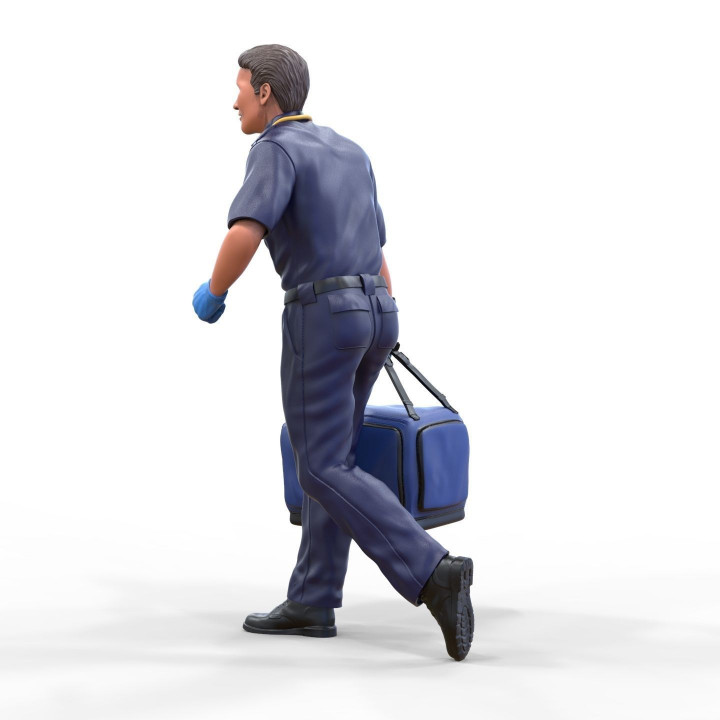 3D Printable N1 paramedic emergency service running with bag by 3DP Miniatures