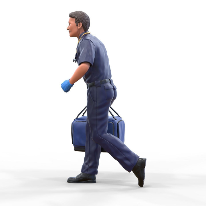 3D Printable N1 paramedic emergency service running with bag by 3DP Miniatures