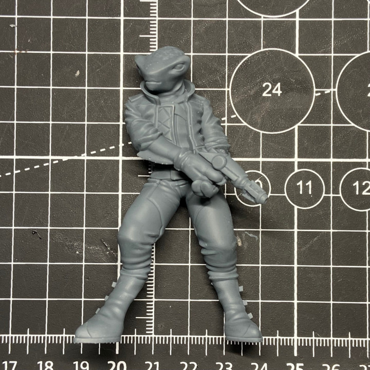 3D Printable Captain Paz Valador 75mm by Bombshell Miniatures