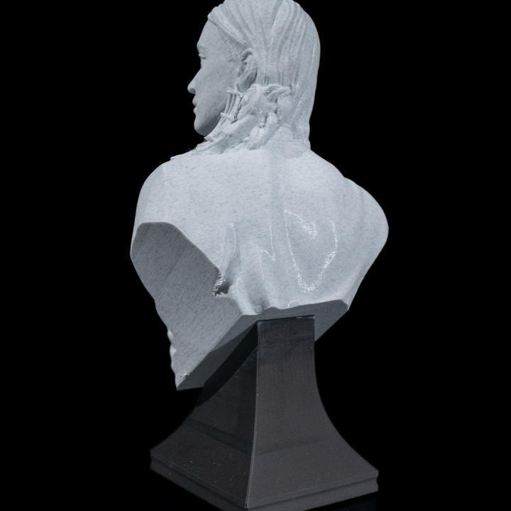 3D Printable Women of the World - Native American by Stlflix