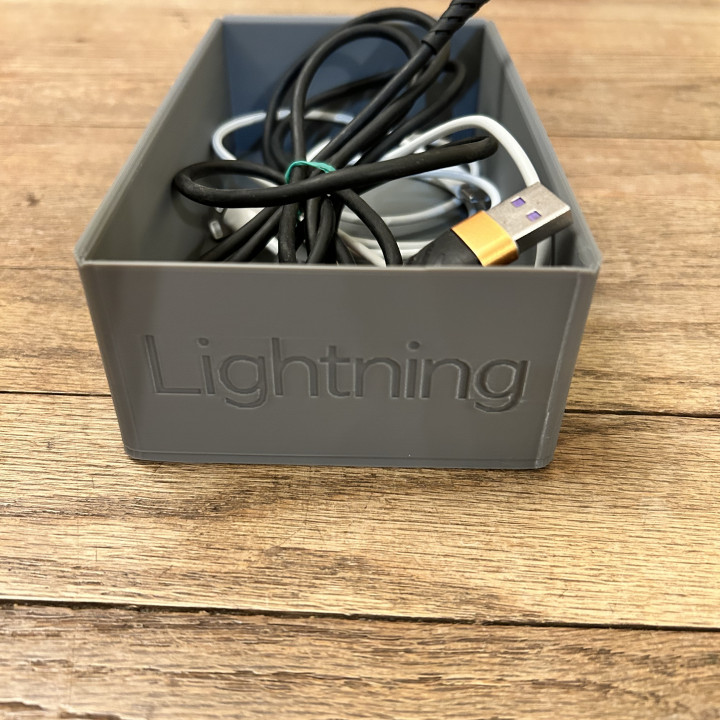 3D Printable Box for Lightning cables by Griffin