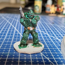 3D Printable 28mm Supportless Space Soldier Squad - 8 Poses by ...