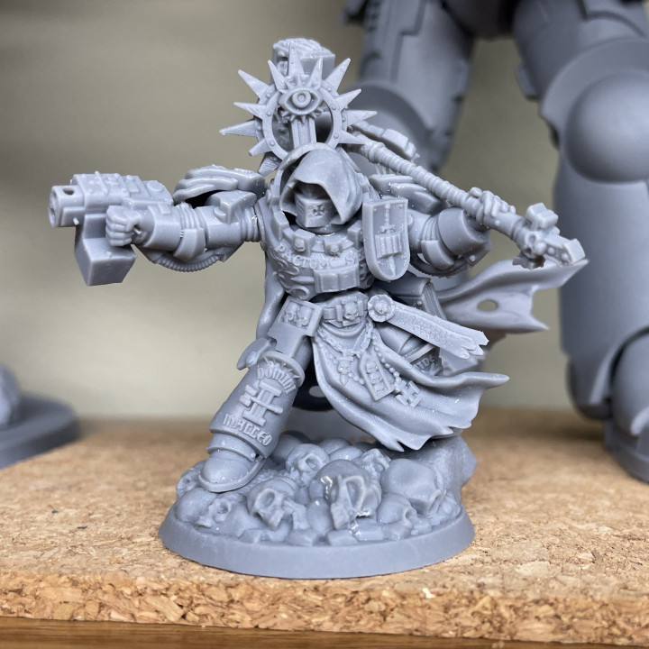 3D Printable Silver Wardens Grand Magus Carmine (presupported) by Chad ...