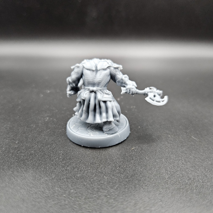 3D Printable miniature 32mm, minotaur warrior by Figures3d