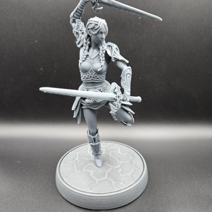 3D Printable table games, fighting warrior woman by Figures3d