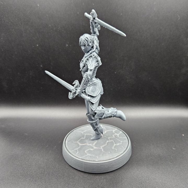 3D Printable table games, fighting warrior woman by Figures3d