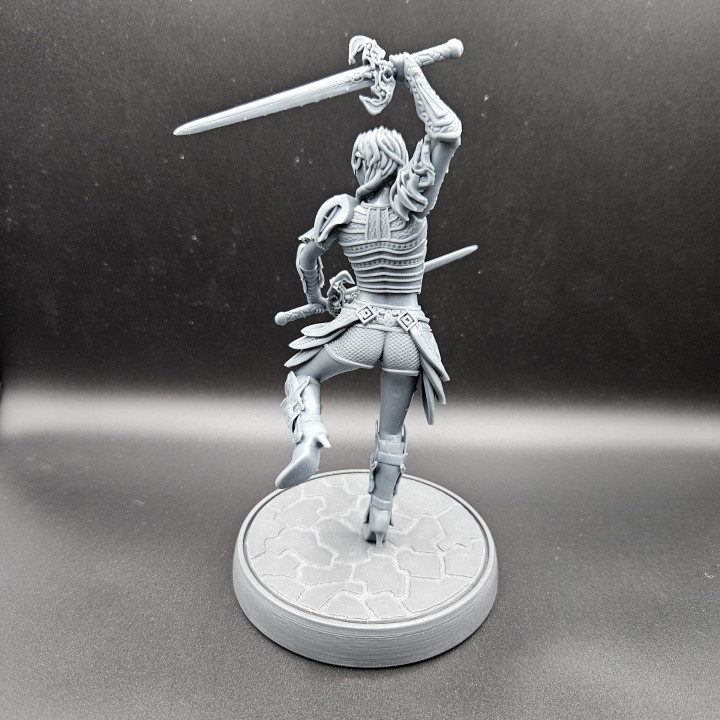 3D Printable table games, fighting warrior woman by Figures3d