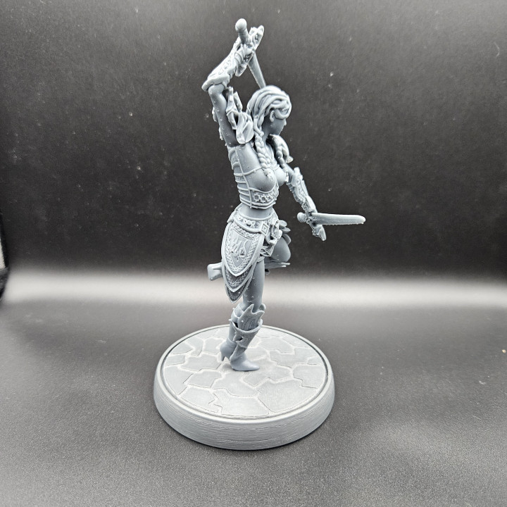 3D Printable table games, fighting warrior woman by Figures3d