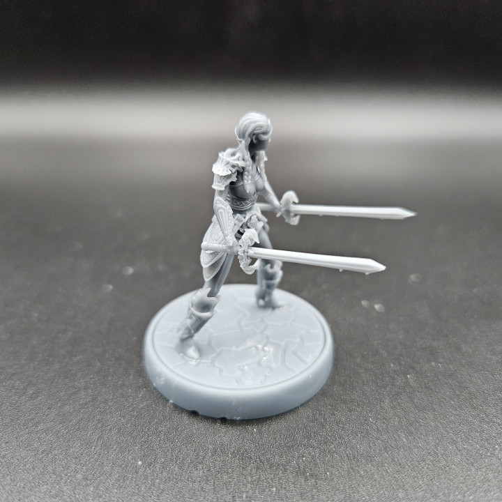 3D Printable table games, fighting warrior woman by Figures3d