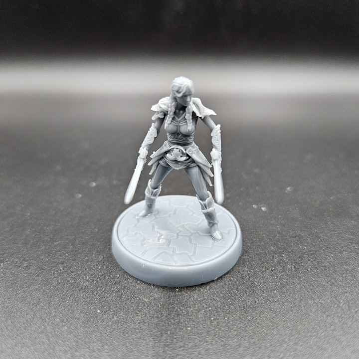 3D Printable table games, fighting warrior woman by Figures3d