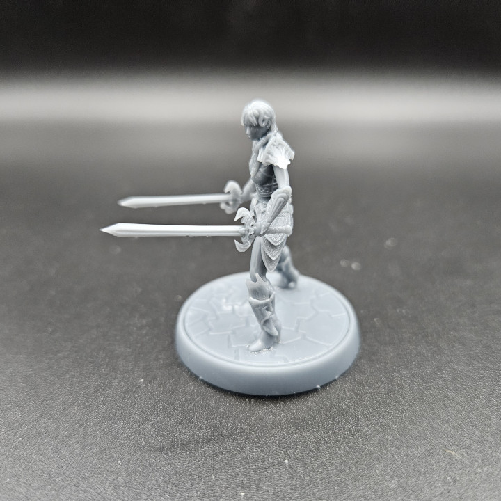 3D Printable table games, fighting warrior woman by Figures3d