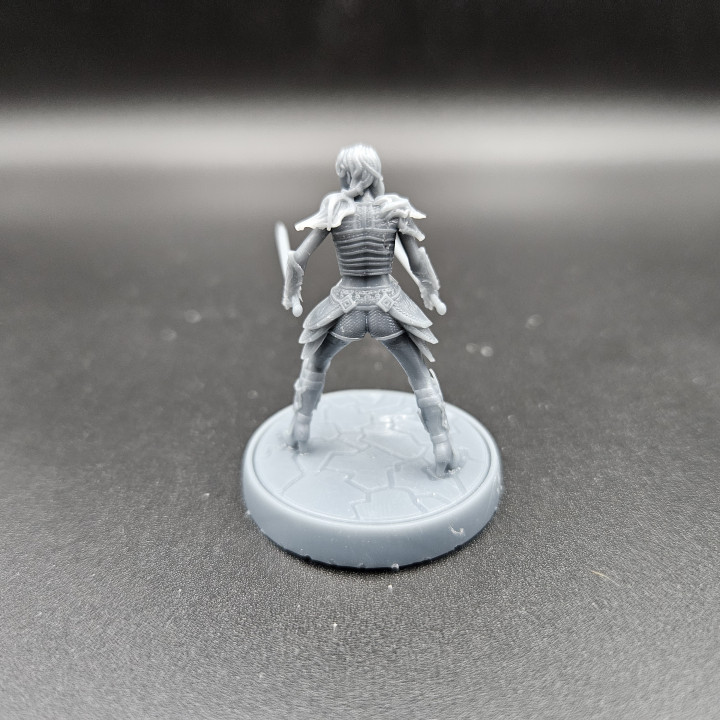 3D Printable table games, fighting warrior woman by Figures3d