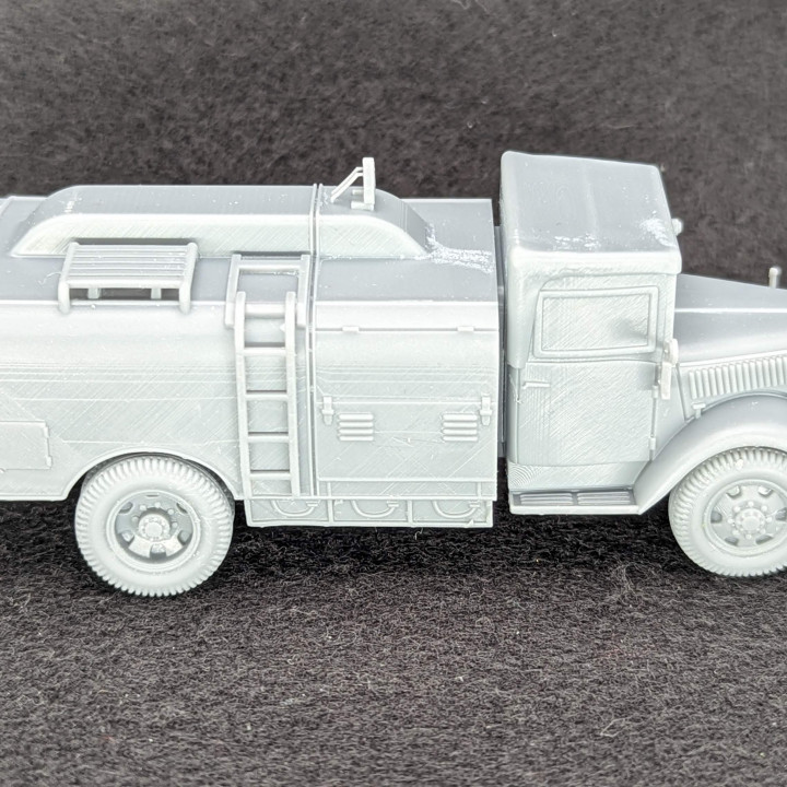 3D Printable Opel Blitz Tankwagen - Kfz.385 (Germany, WW2) by Wargame3d