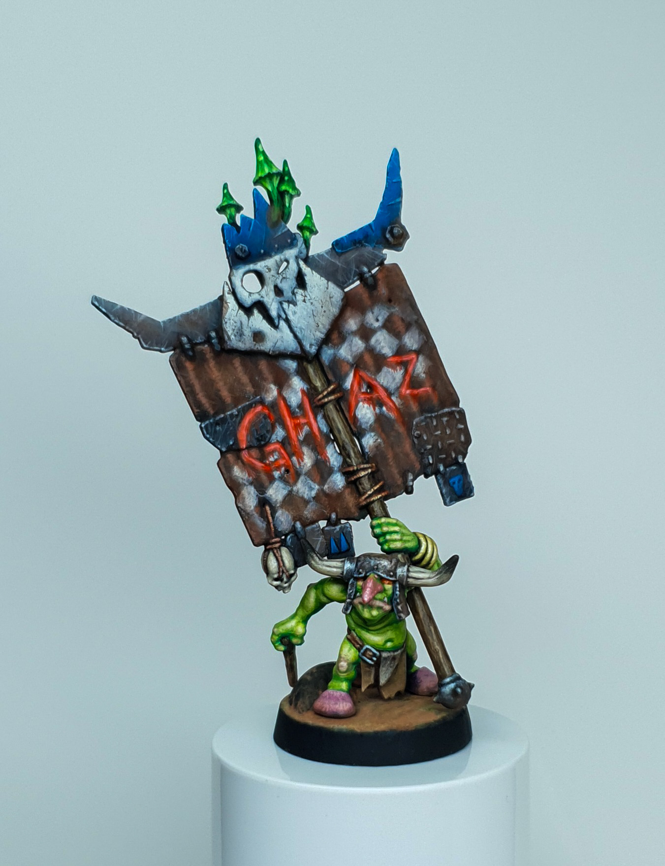 3D Printable Da speshul banner runt (pre-supported) by MEZGIKE