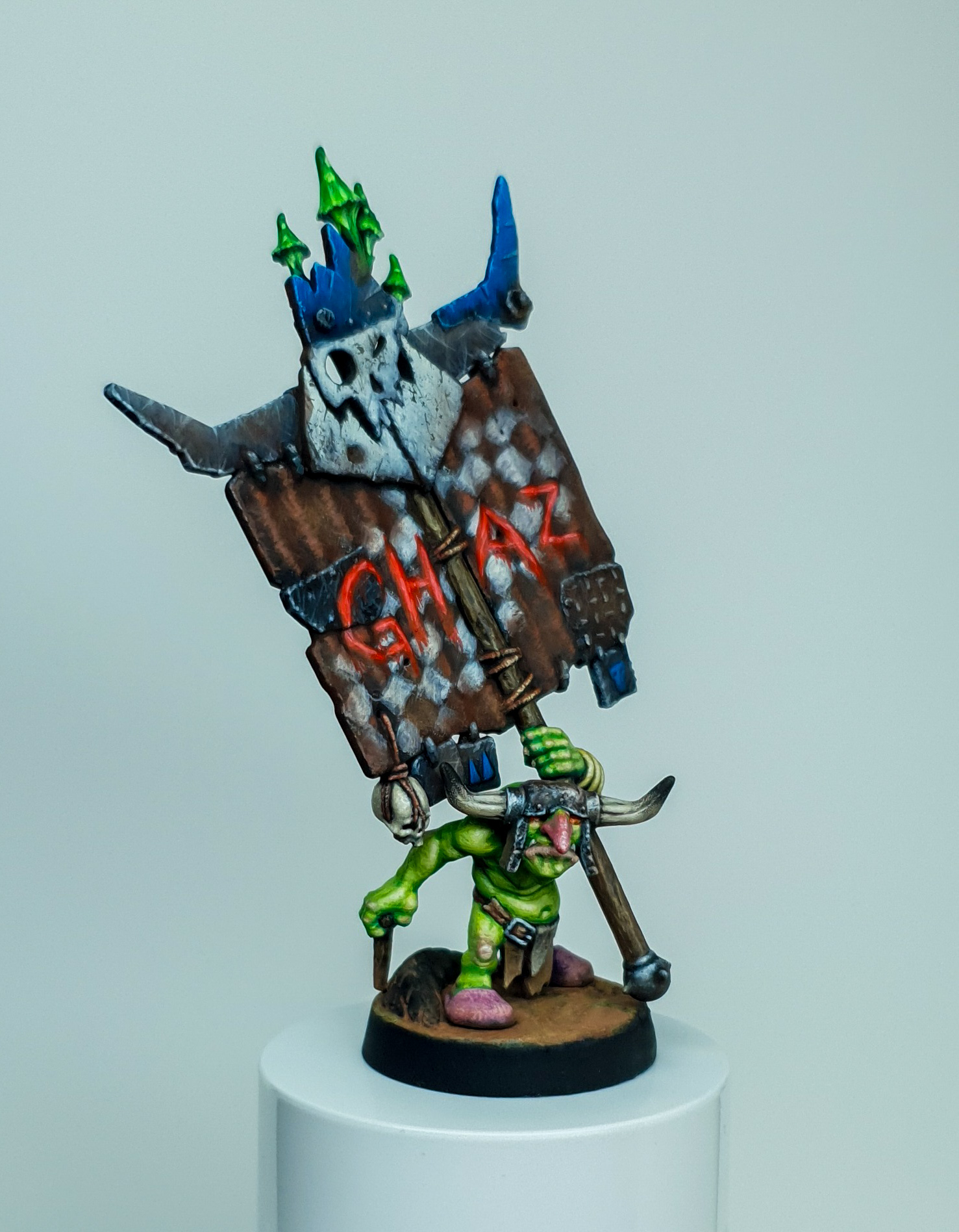 3D Printable Da speshul banner runt (pre-supported) by MEZGIKE